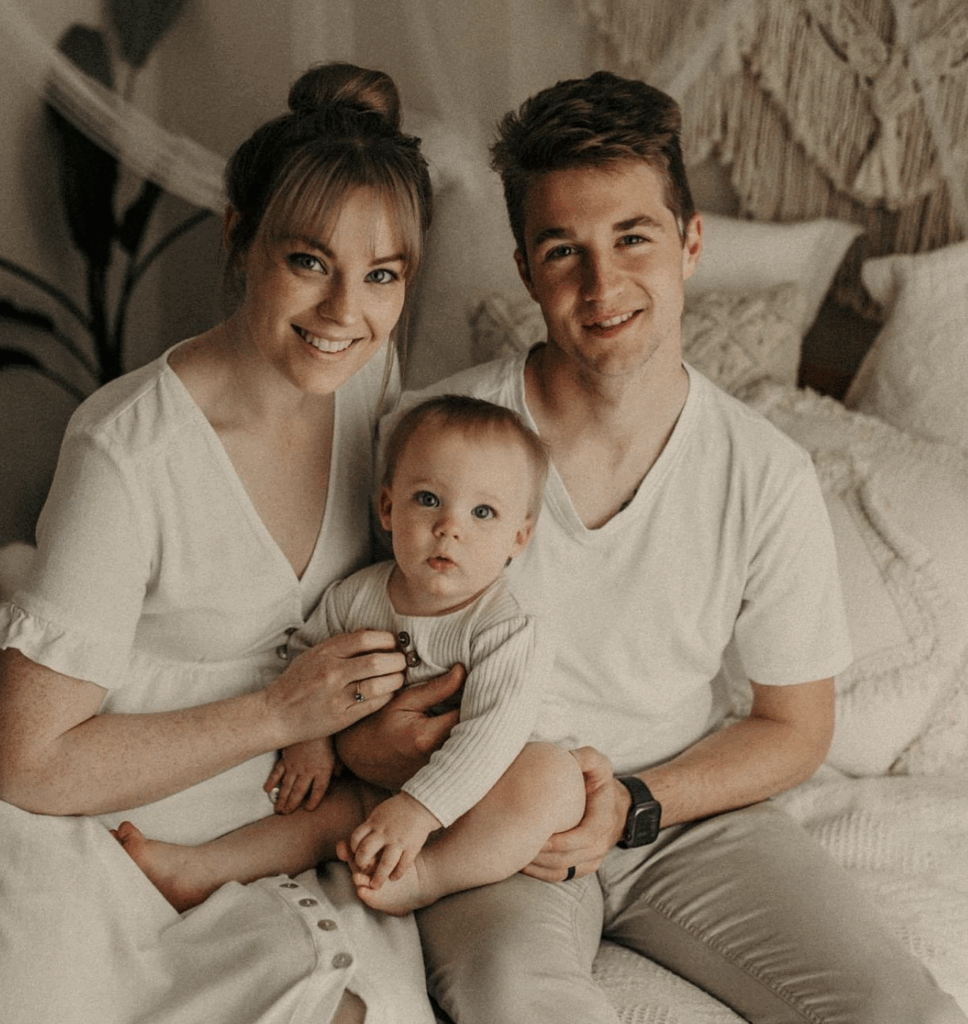 15 Effortlessly Stylish Neutral Family Photo Outfits That Always Look ...